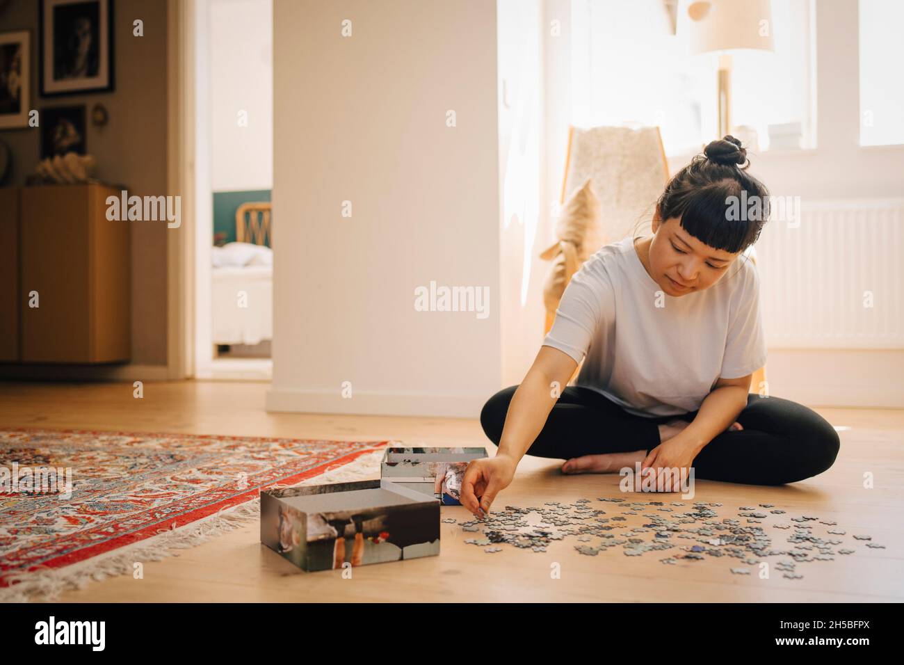 Woman with jigsaw puzzle hi-res stock photography and images - Alamy