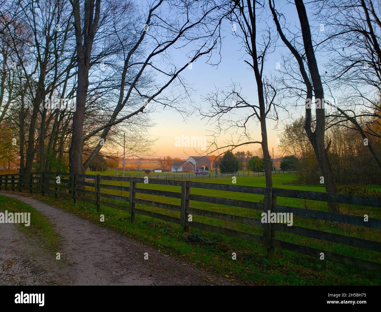 Rural scene road fences hi-res stock photography and images - Alamy