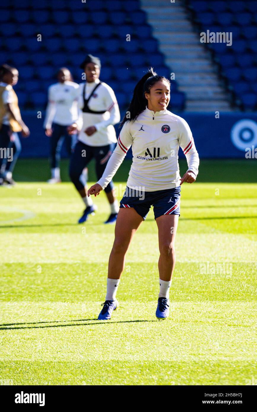 Sakina Karchaoui of Paris Saint Germain during the training of the ...