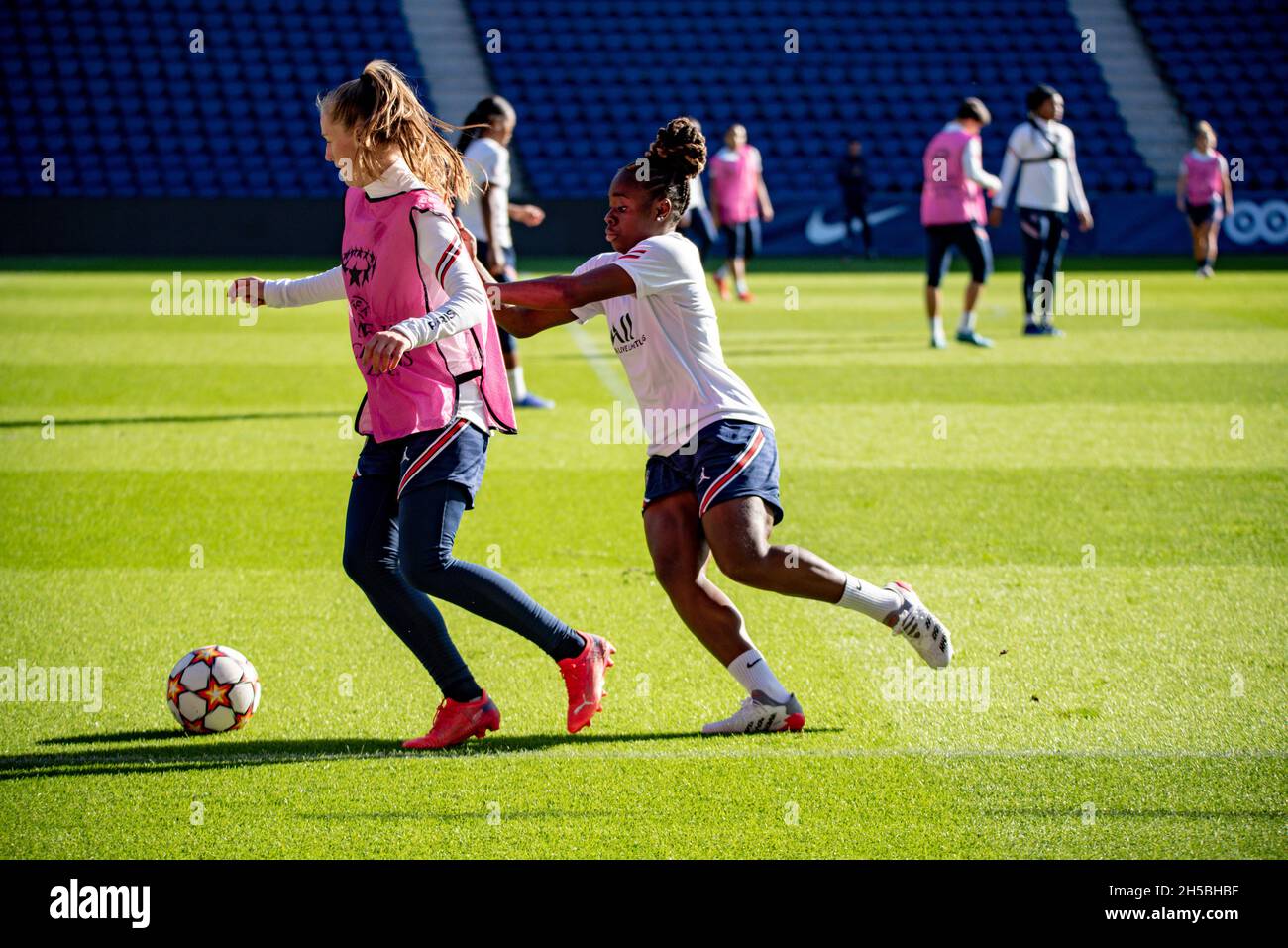 Jade Le Guilly of Paris Saint Germain and Sandy Baltimore of Paris ...