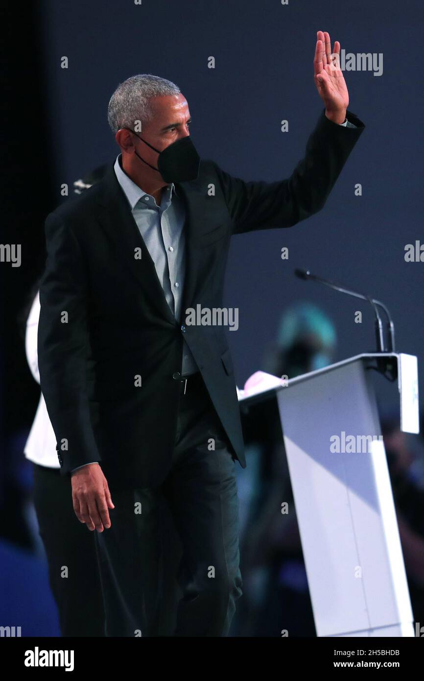 President barack obama waving hi-res stock photography and images - Alamy