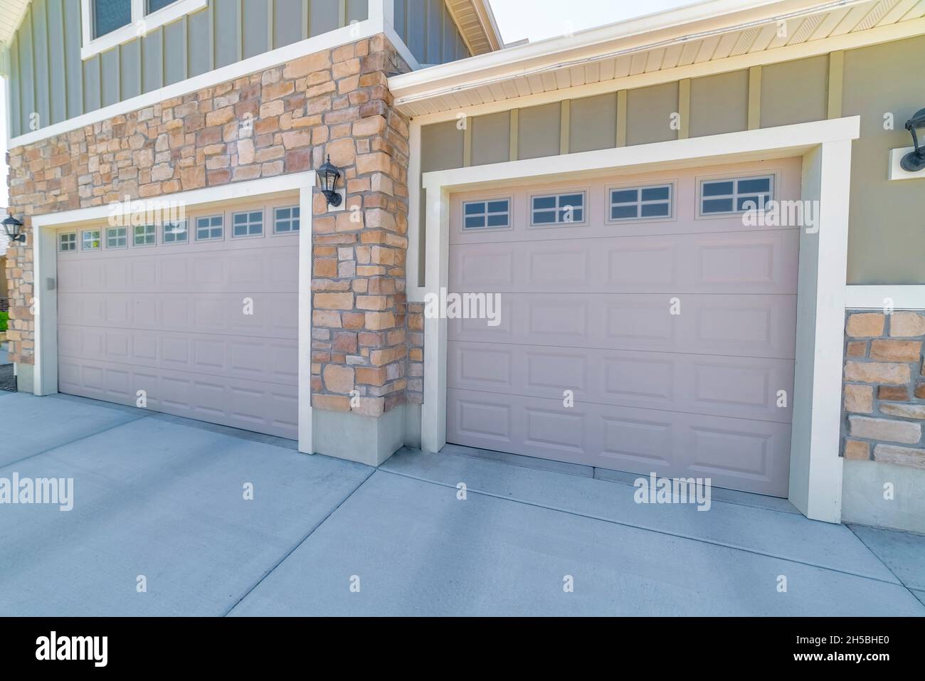 Stone Siding Garage Stone Veneer An Overview Exterior By Design