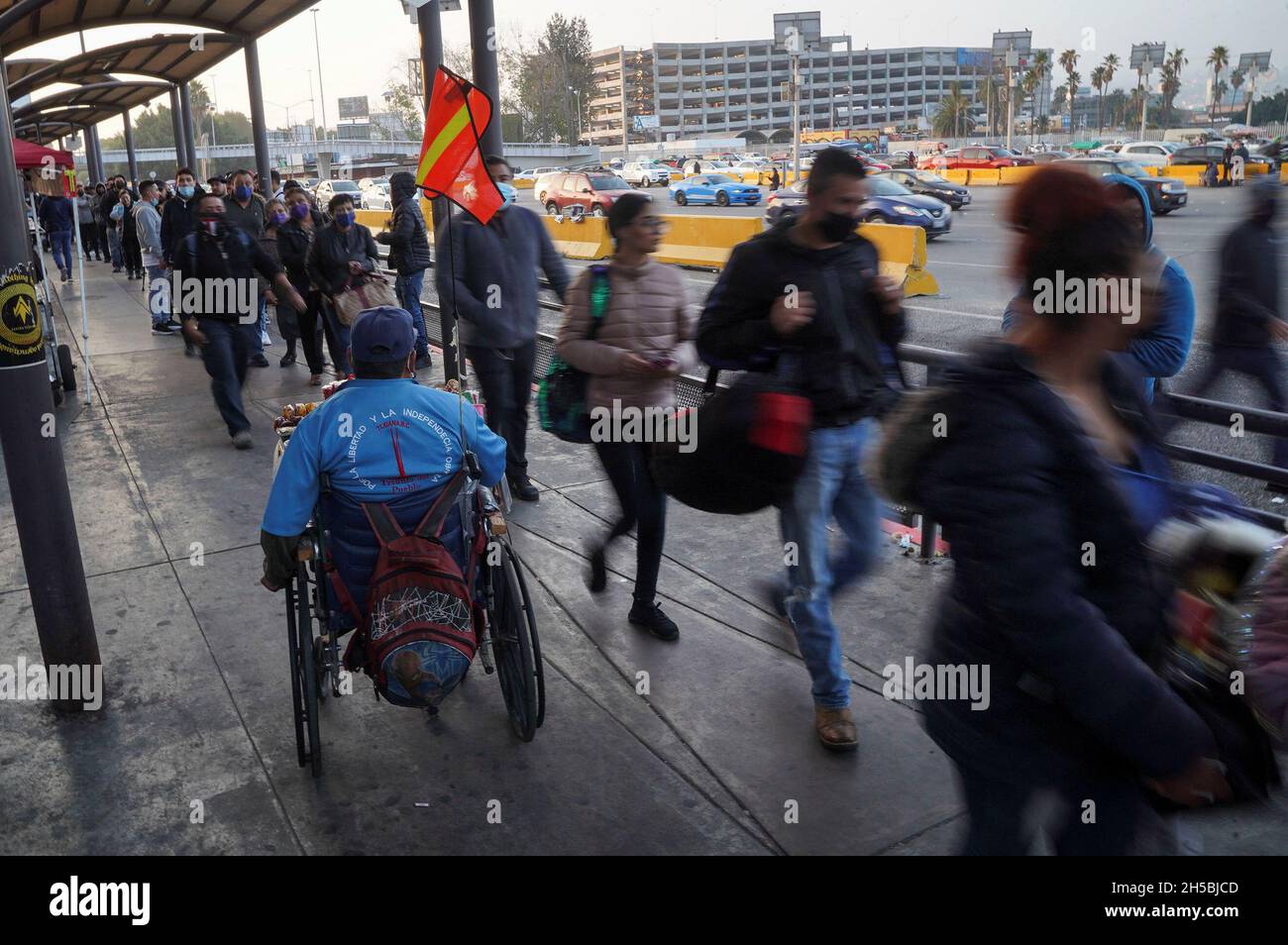 Us port of entry line hi-res stock photography and images - Alamy
