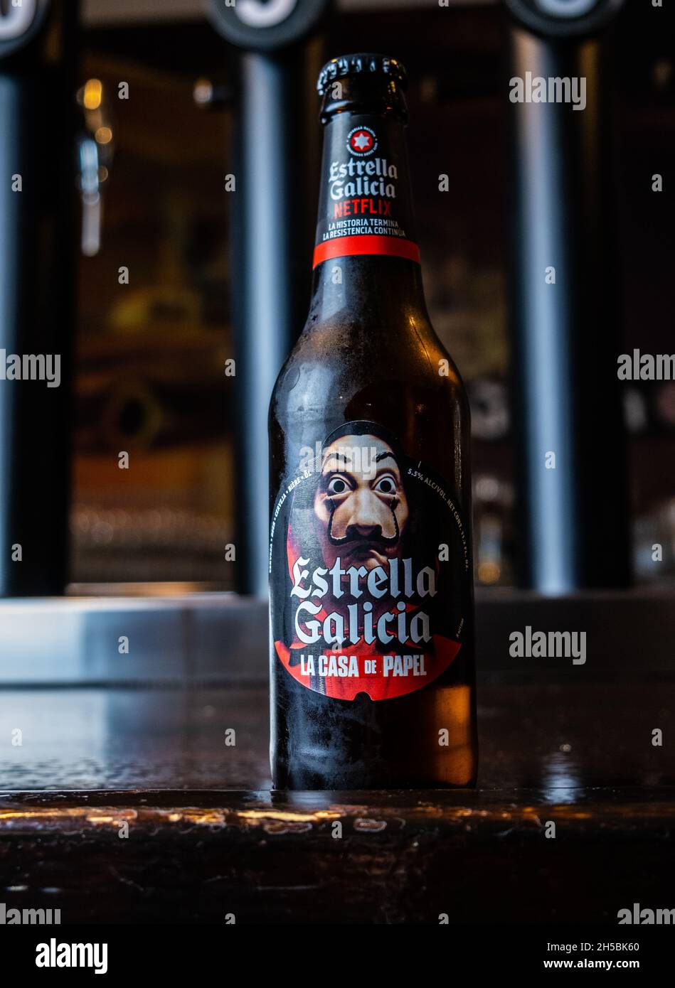 Cerveza estrella galicia hi-res stock photography and images - Alamy