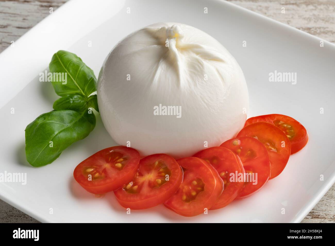 Burrata hi-res stock photography and images - Alamy