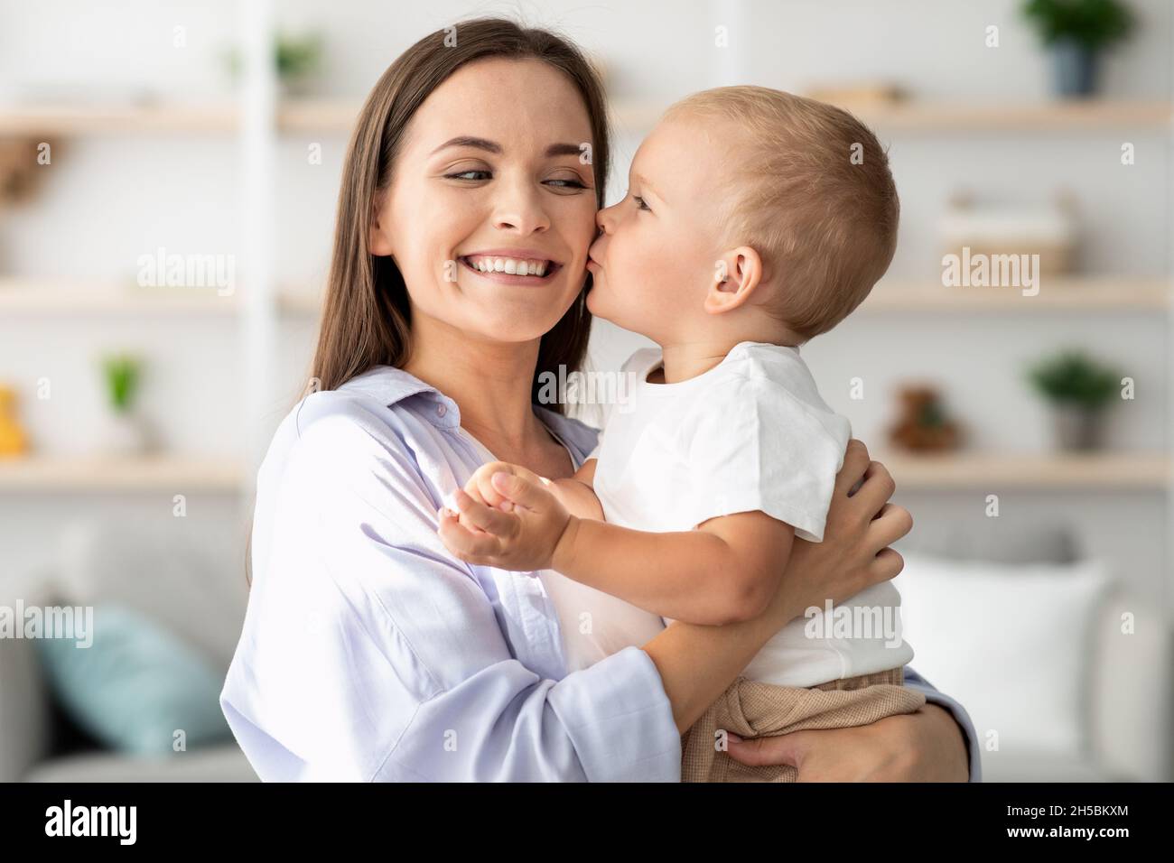 Mom at home hi-res stock photography and images - Alamy