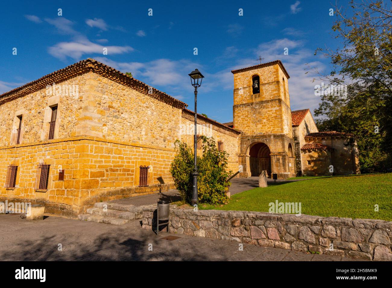 Historic religious building spain hi-res stock photography and images ...