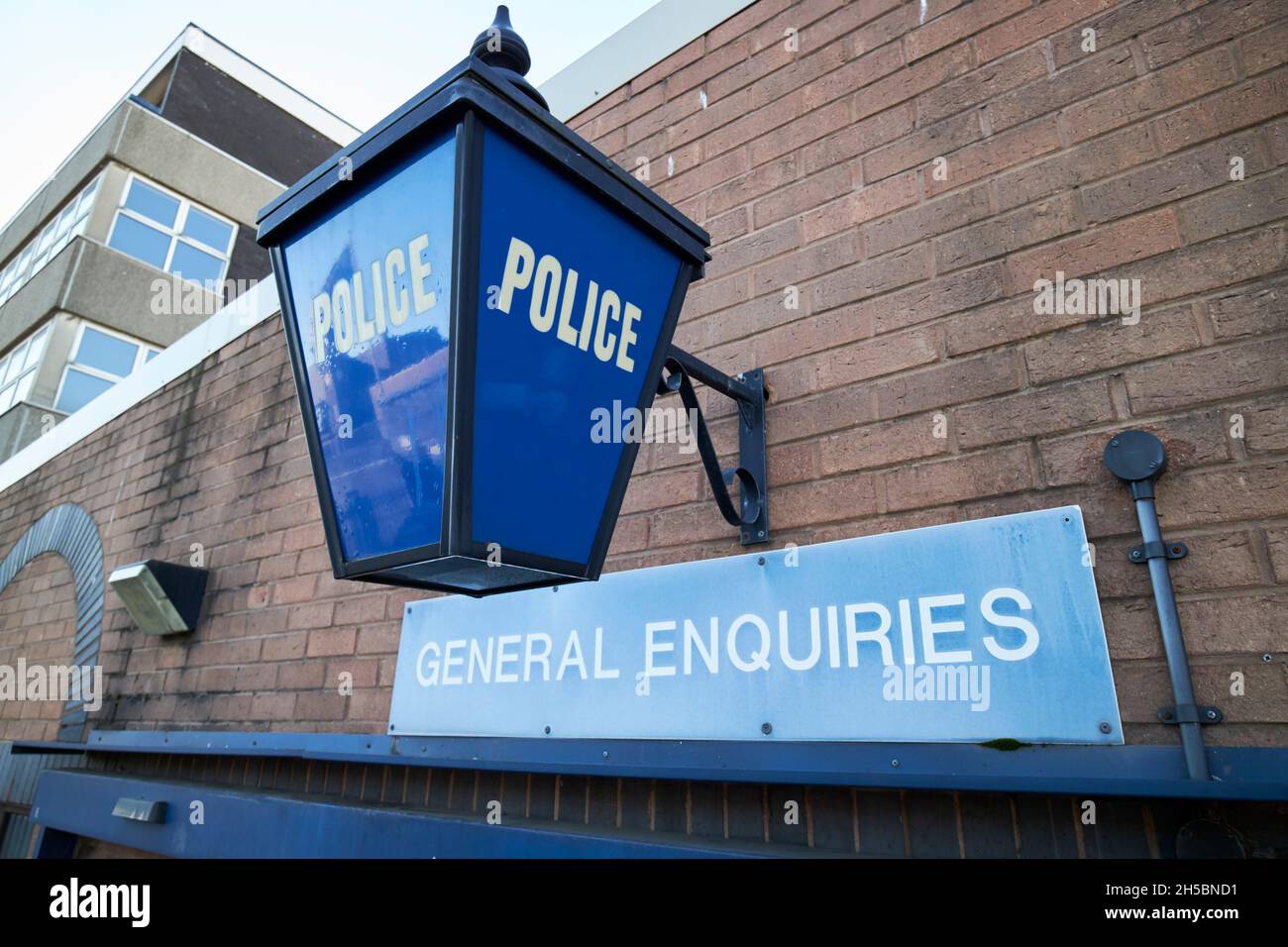 Blue lamp police station hi-res stock photography and images - Alamy