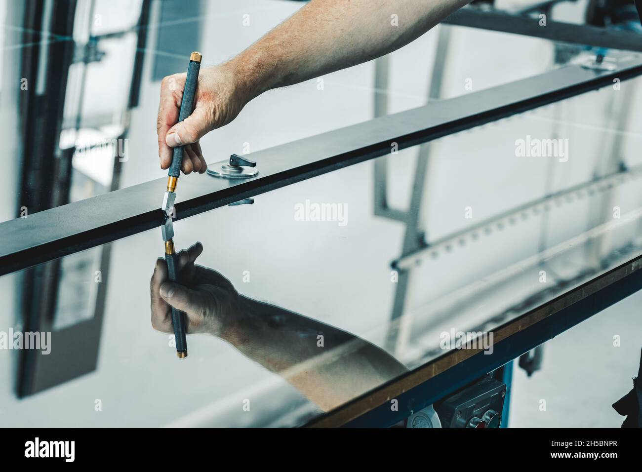 Worker cuts glass cutter hi-res stock photography and images - Alamy