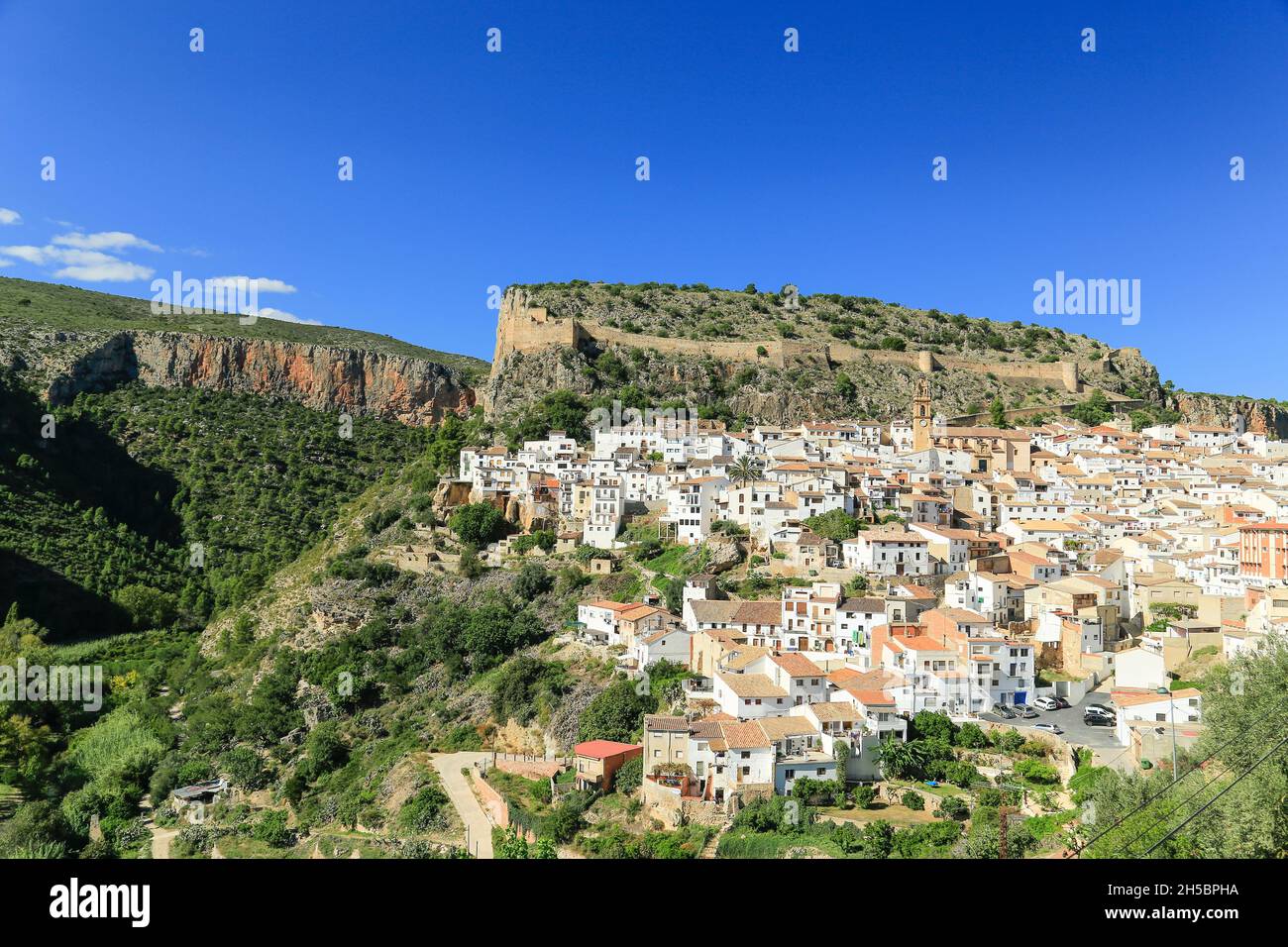 Chulilla, whitewashed Spanish village in the hills behind Valencia ...