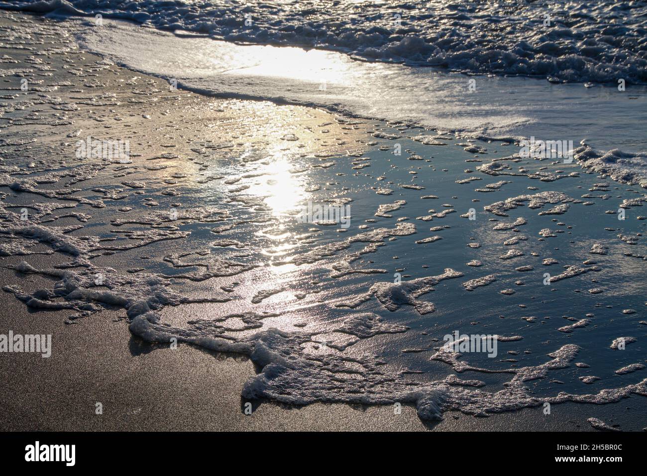 Sun reflection on the ocean hi-res stock photography and images - Alamy