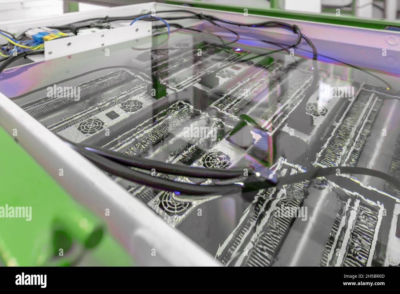 Immersion cooling hi-res stock photography and images - Alamy