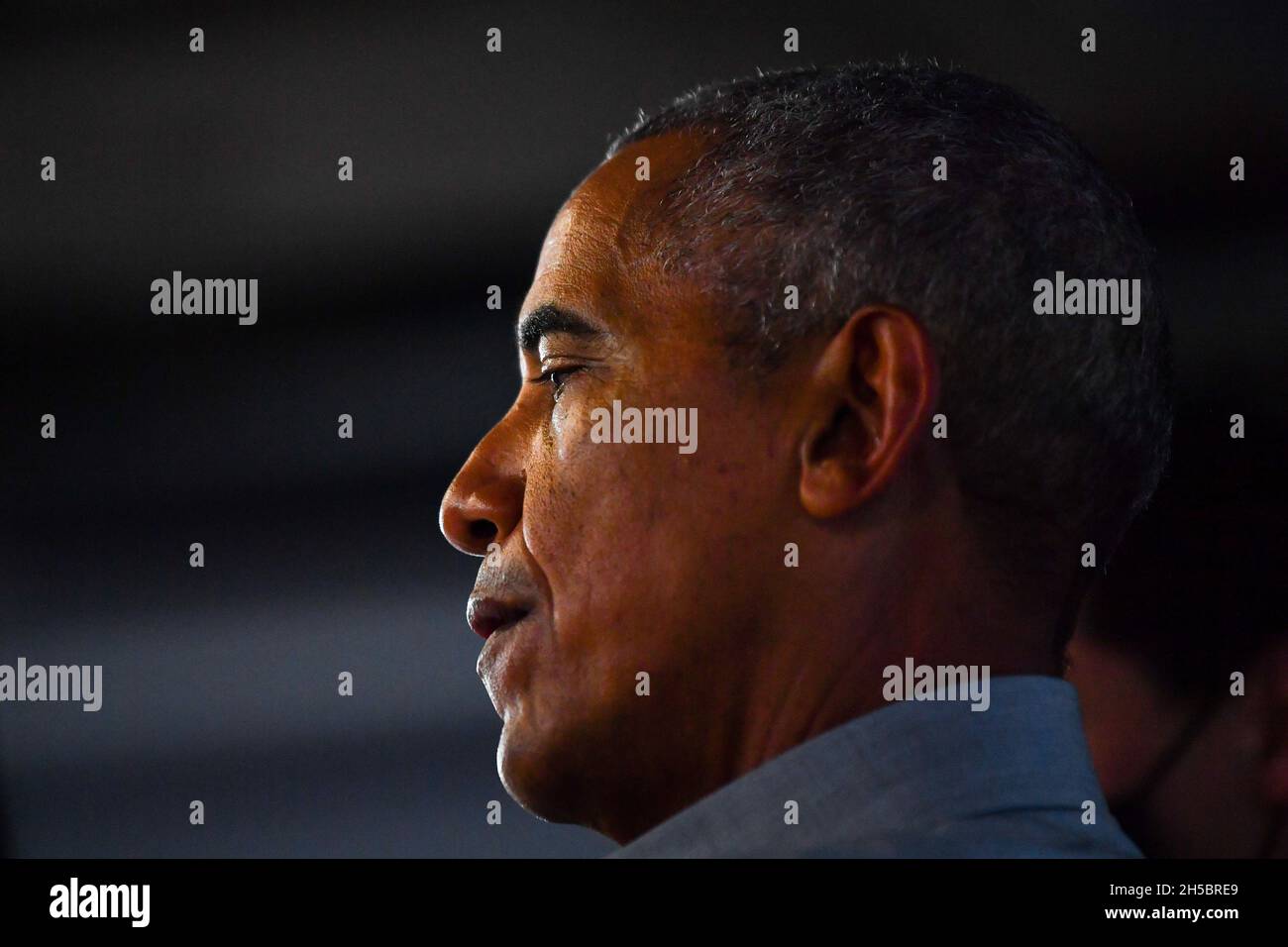Climate meeting round table hi-res stock photography and images - Alamy