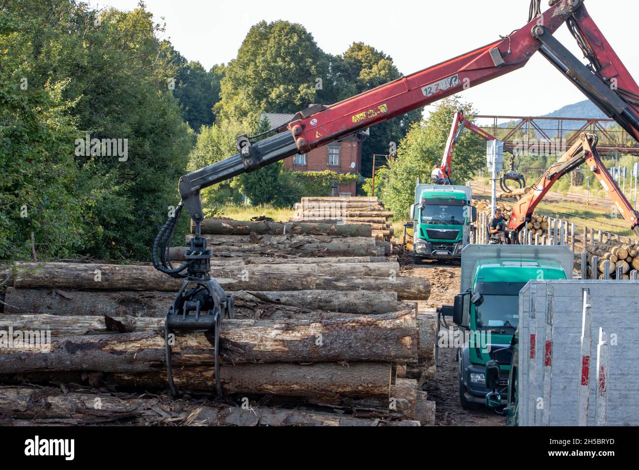 Lorry mounted crane hi-res stock photography and images - Alamy