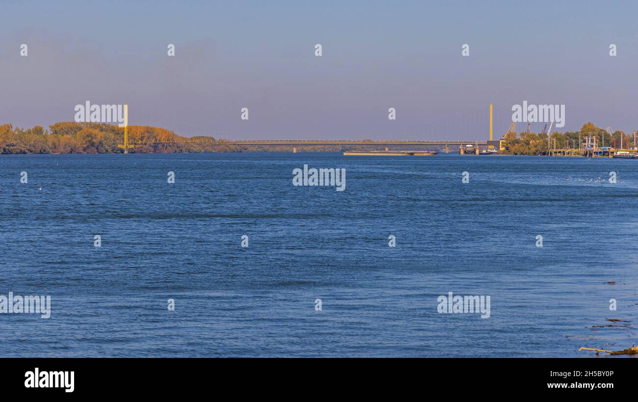 Bridge carrying pipeline hi-res stock photography and images - Alamy