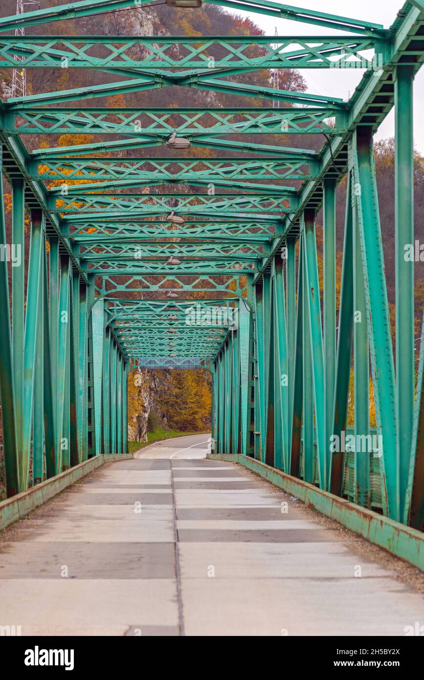 Steel painted beams hi-res stock photography and images - Alamy