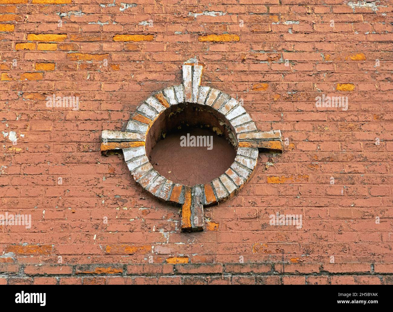 Round decorative window hi-res stock photography and images - Alamy
