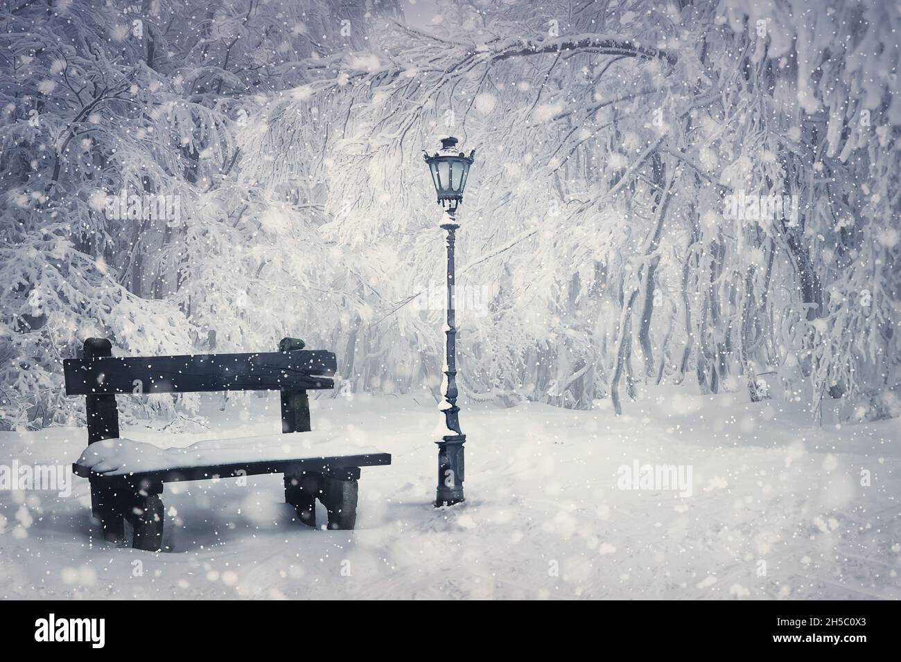 A bench under the street lamp hi-res stock photography and images - Alamy