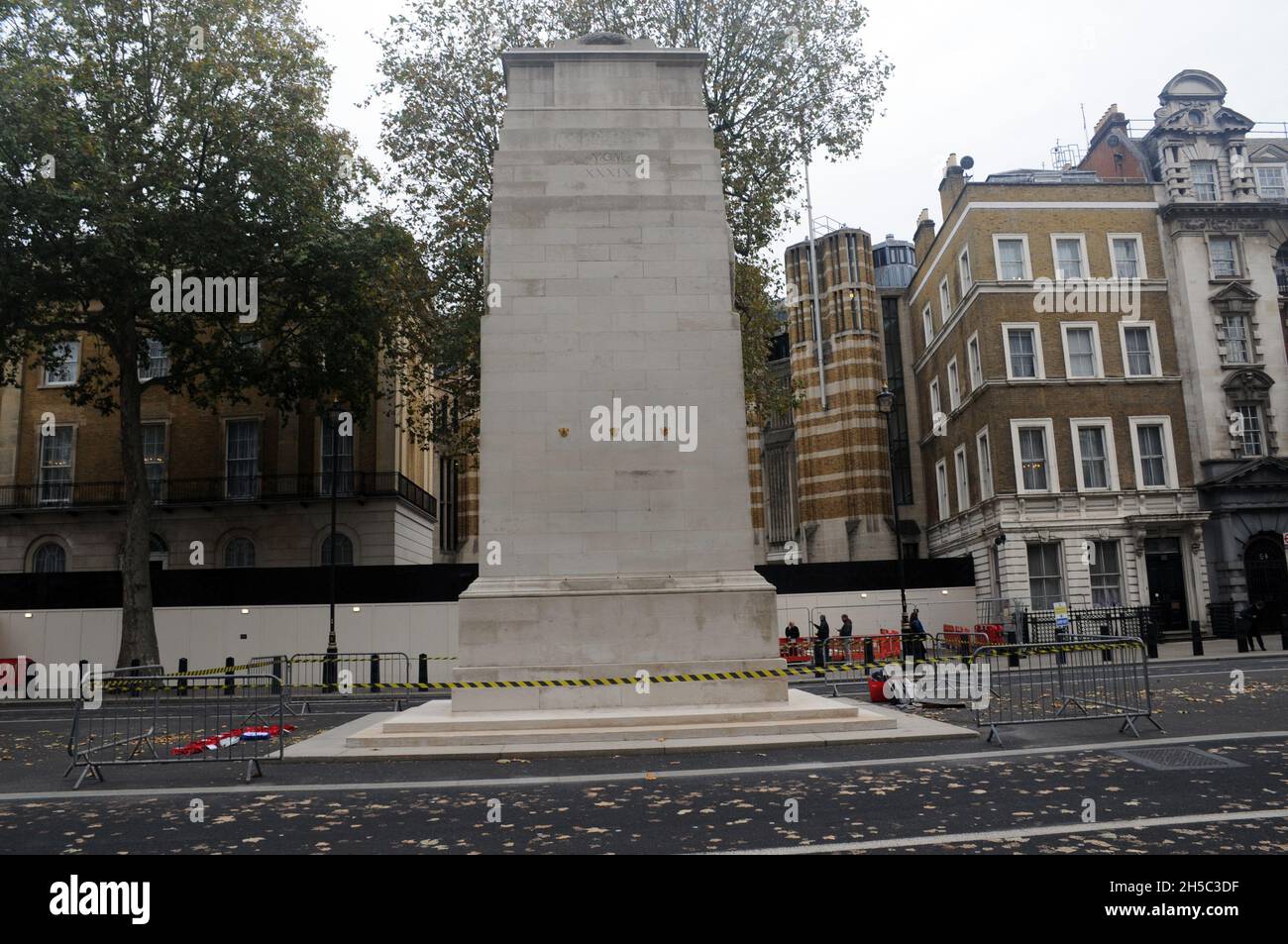 London remembrance sunday centotaph hi-res stock photography and images ...