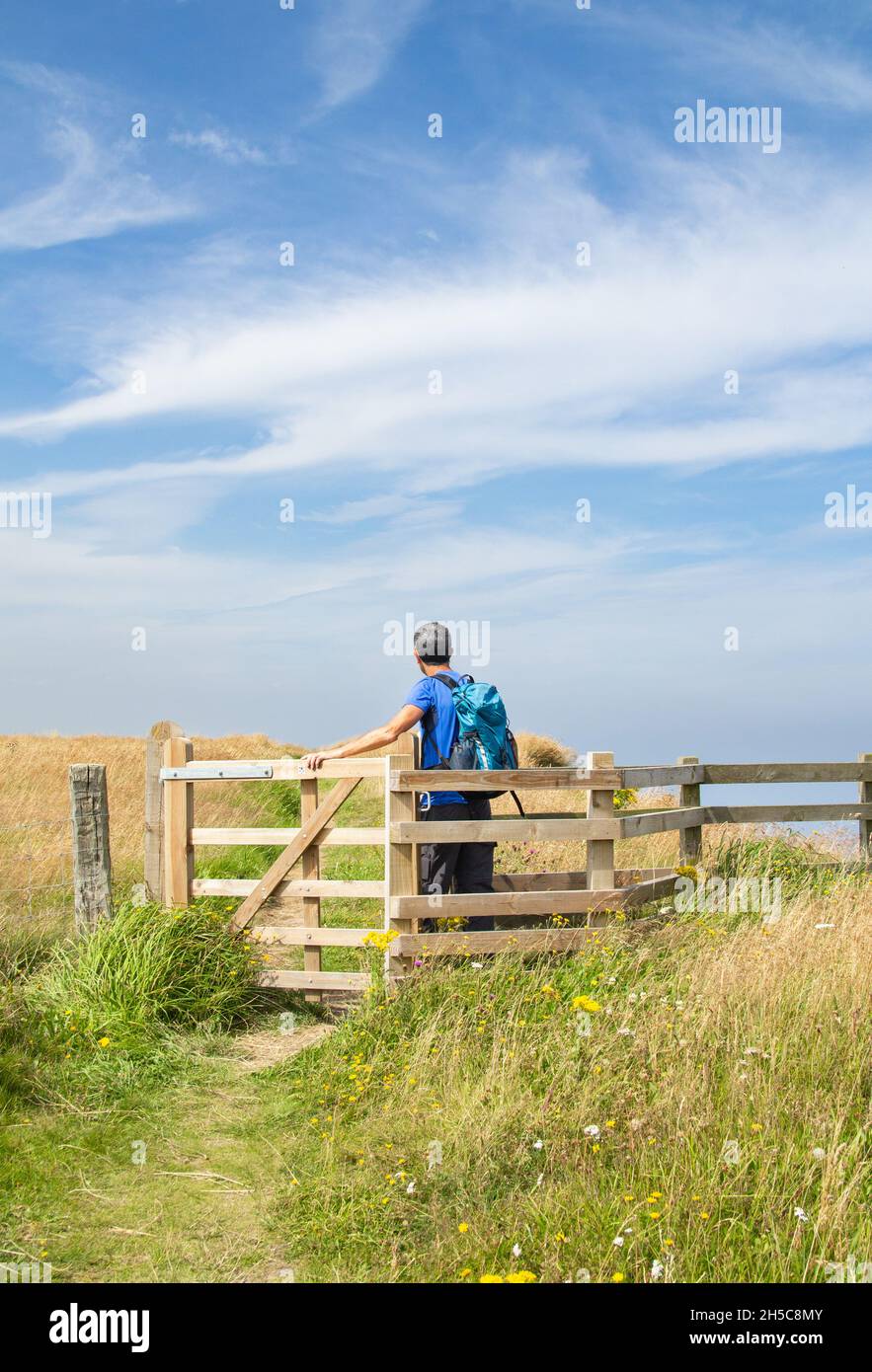 Closing gate hi-res stock photography and images - Alamy