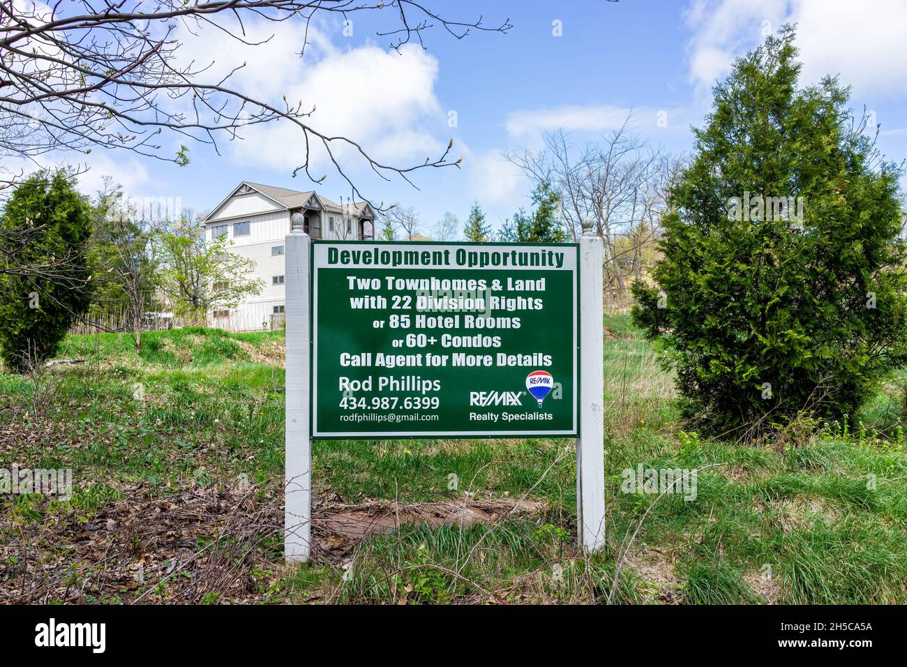 Wintergreen, USA - May 5, 2021: Commercial real estate sign for ...