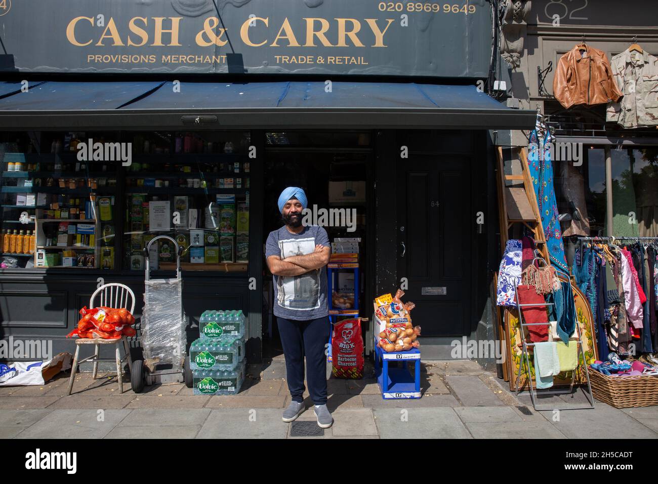 Summer street market male hi-res stock photography and images - Alamy