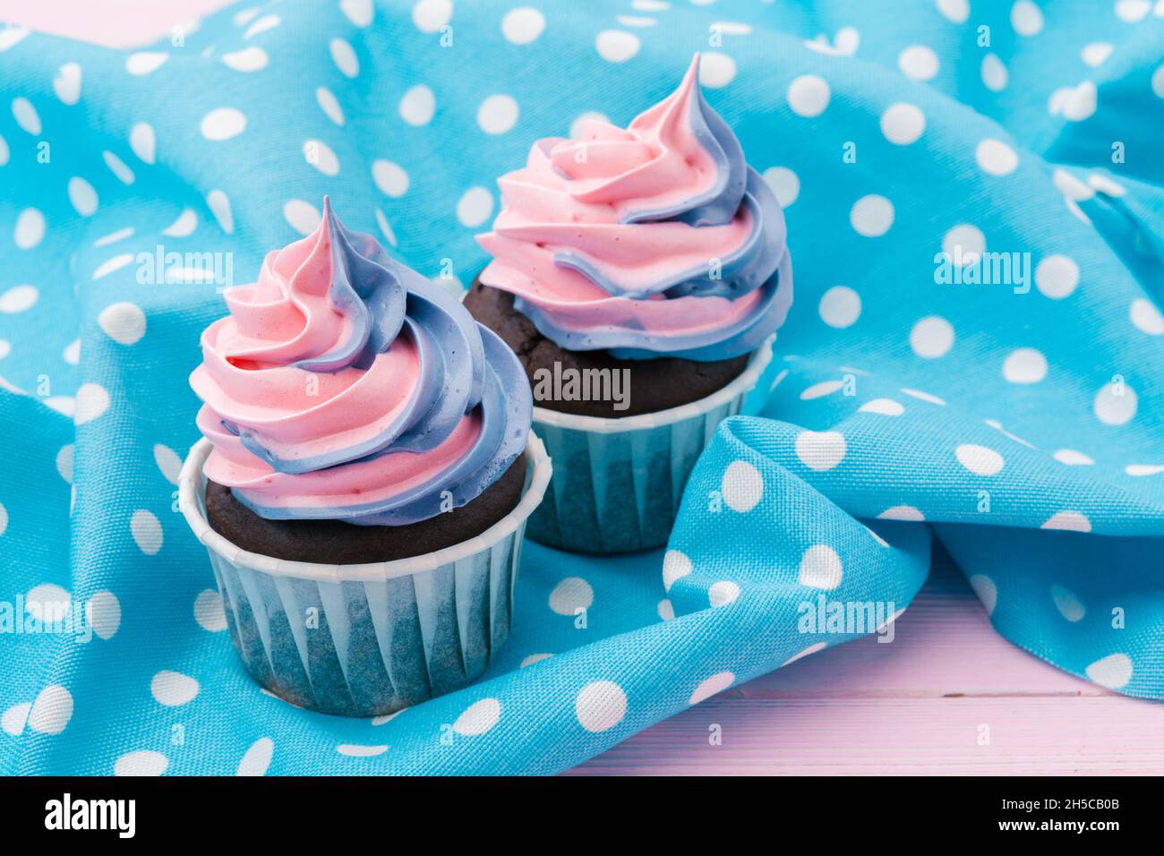 Side view yummy cupcakes hi-res stock photography and images - Alamy