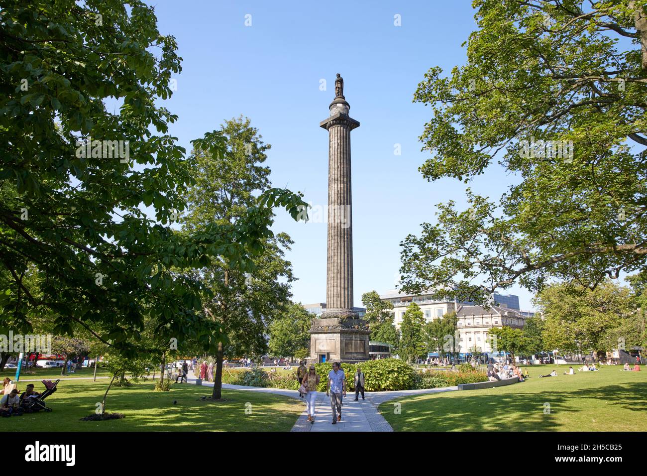 St andrew square hi-res stock photography and images - Alamy