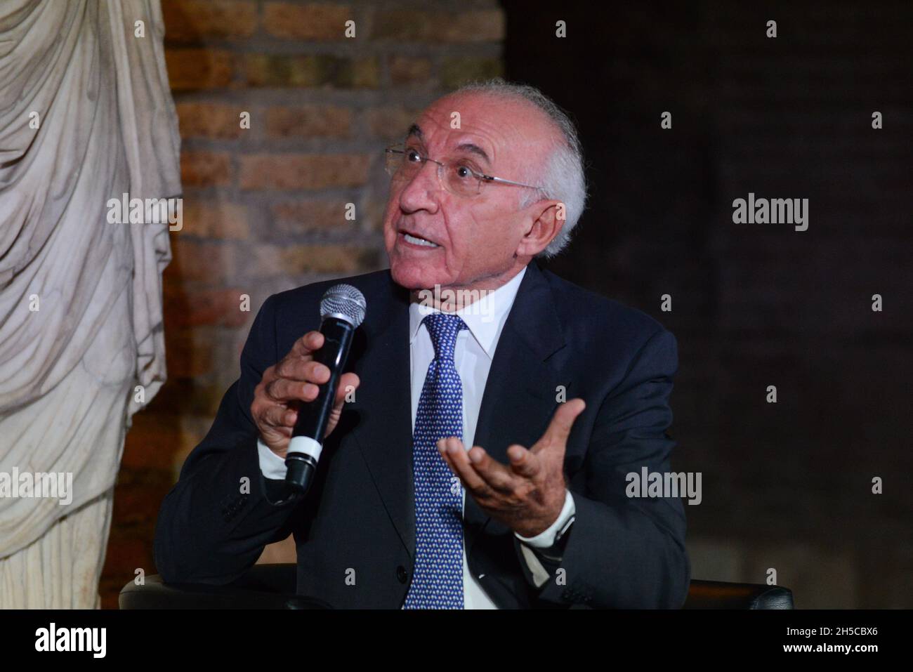 Italian data protection authority hi-res stock photography and images ...