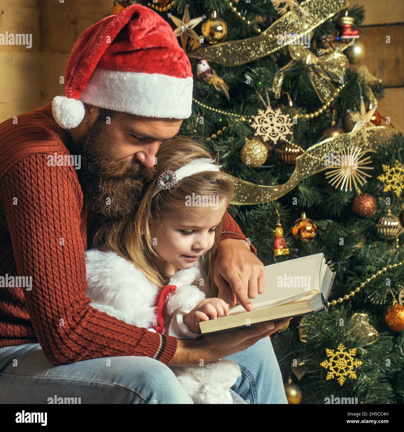 Father daughter read book hi-res stock photography and images - Alamy