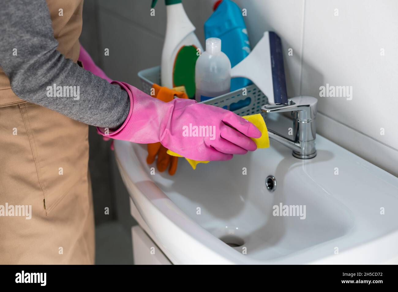 beautiful young cleaner cleaning office Stock Photo - Alamy