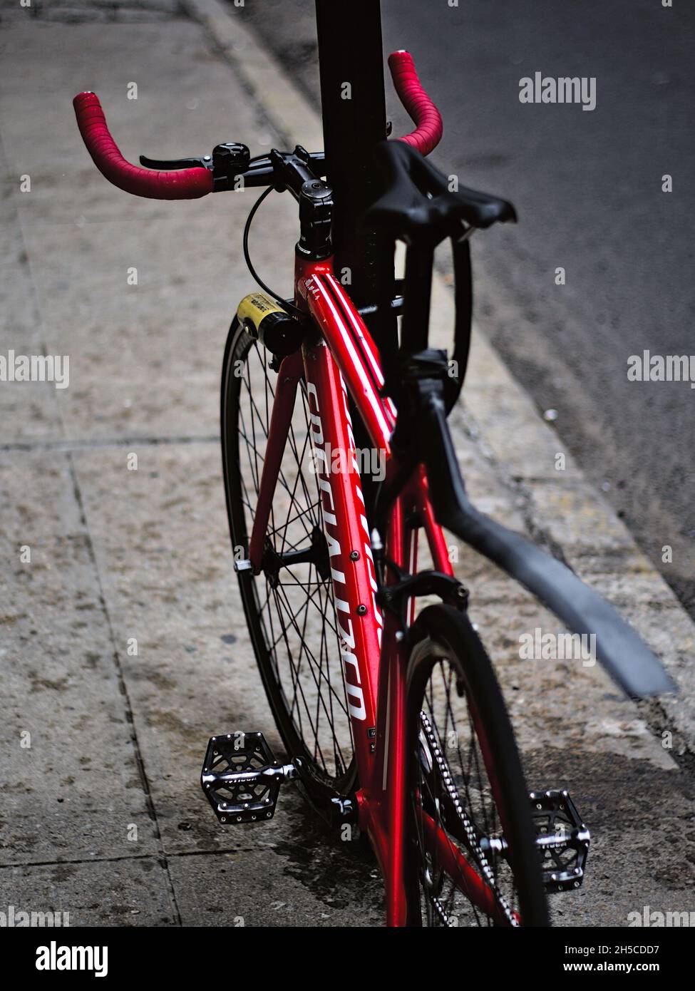 Bike new york city lock hi-res stock photography and images - Alamy