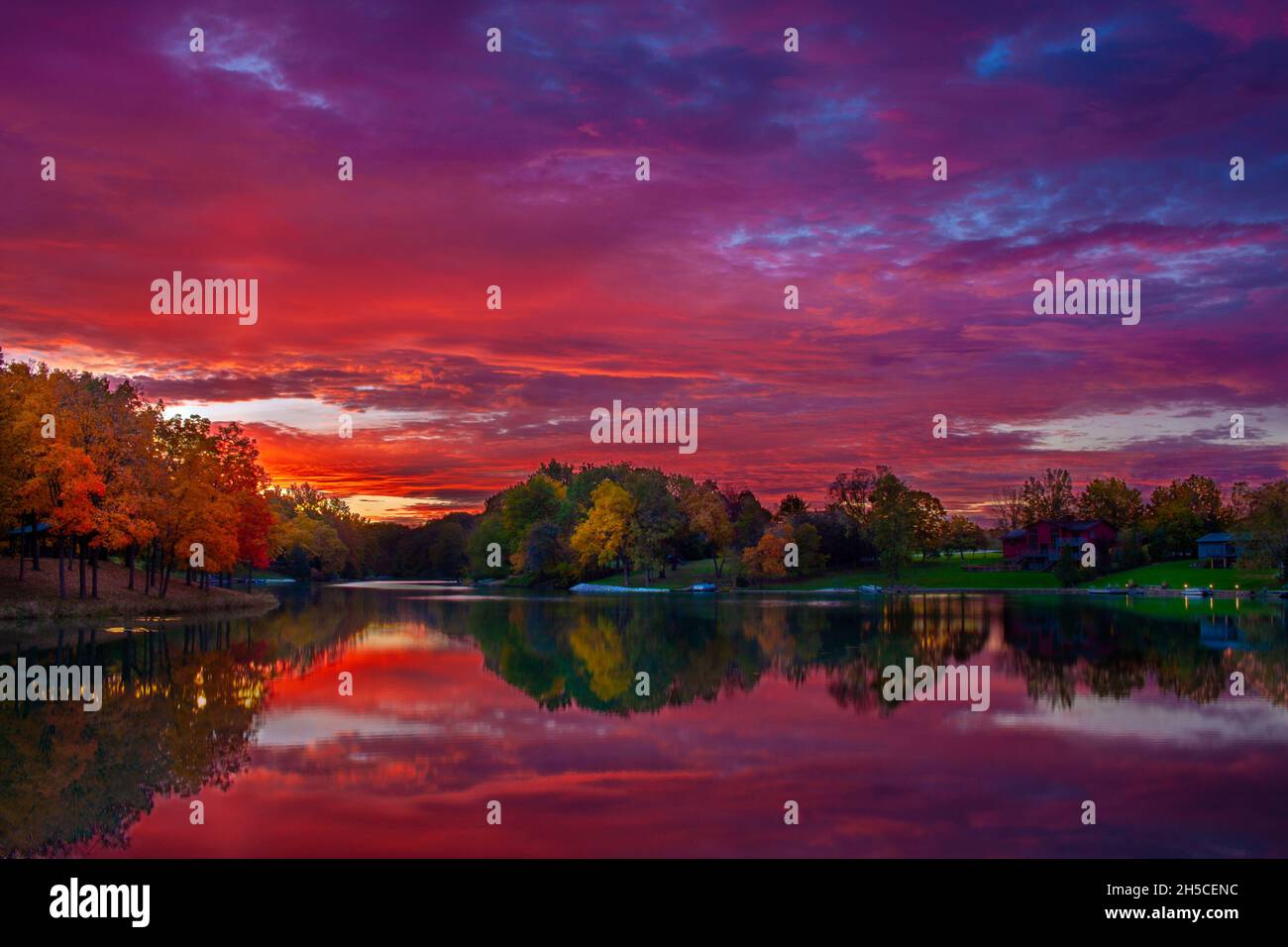 Sunrise over a lake hi-res stock photography and images - Alamy