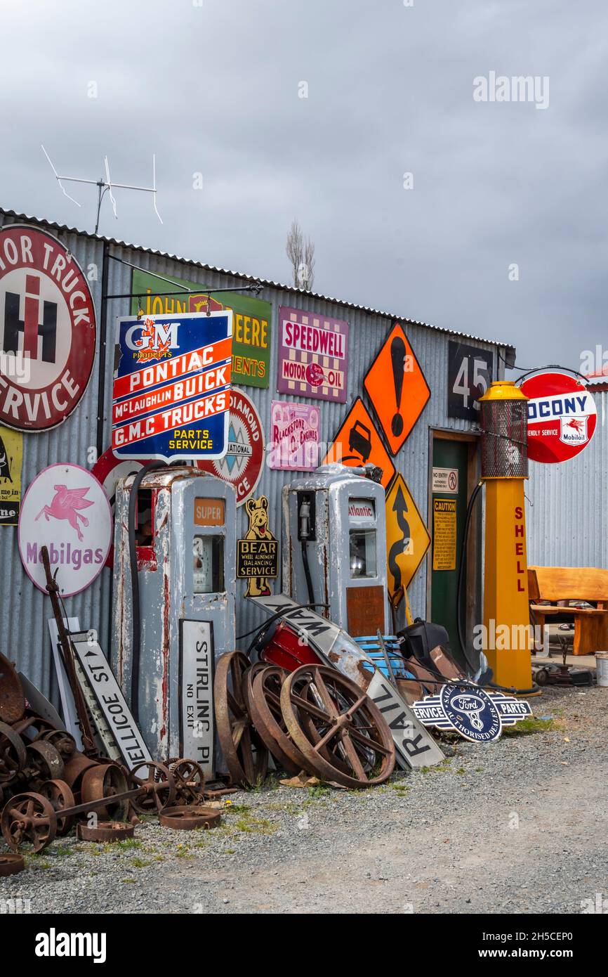 Three Creeks service station, Burkes Pass, MacKenzie Country ...