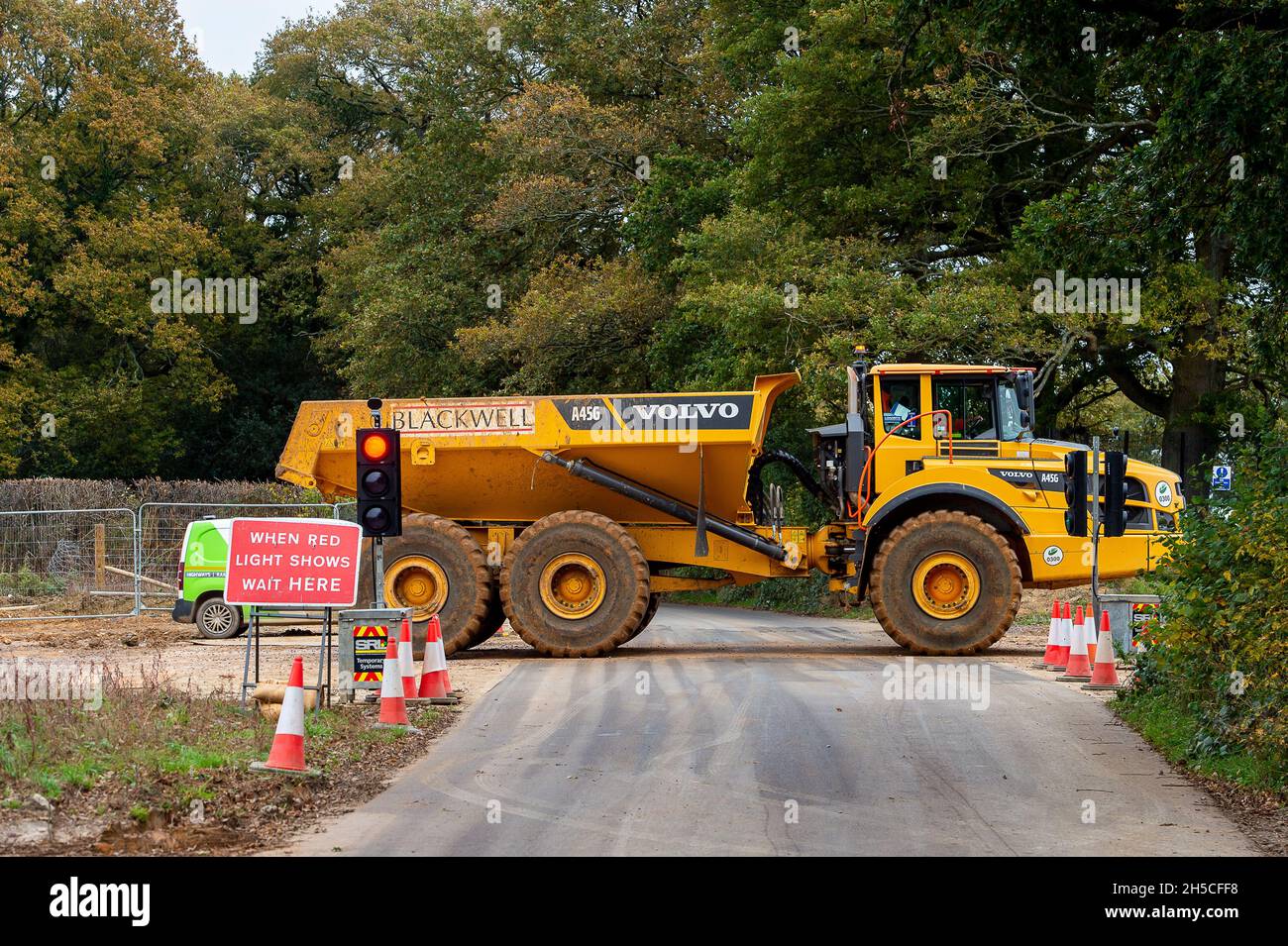 Great Missenden, UK. 8th November, 2021. A 40 ton articulated dump ...