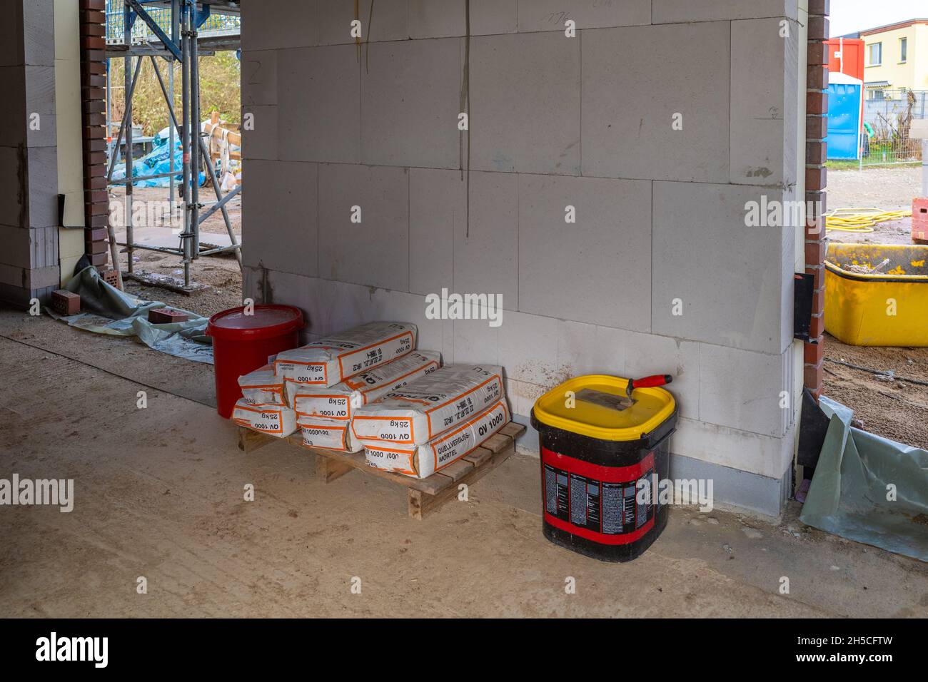 Mortar mix bag hi-res stock photography and images - Alamy