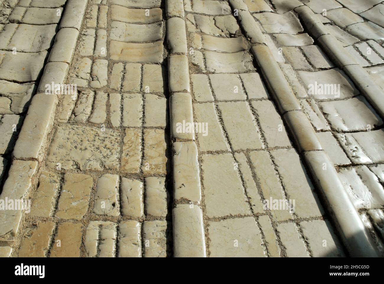 Worn steps of The Old Bridge, River Neretva, Mostar, Bosnia and ...