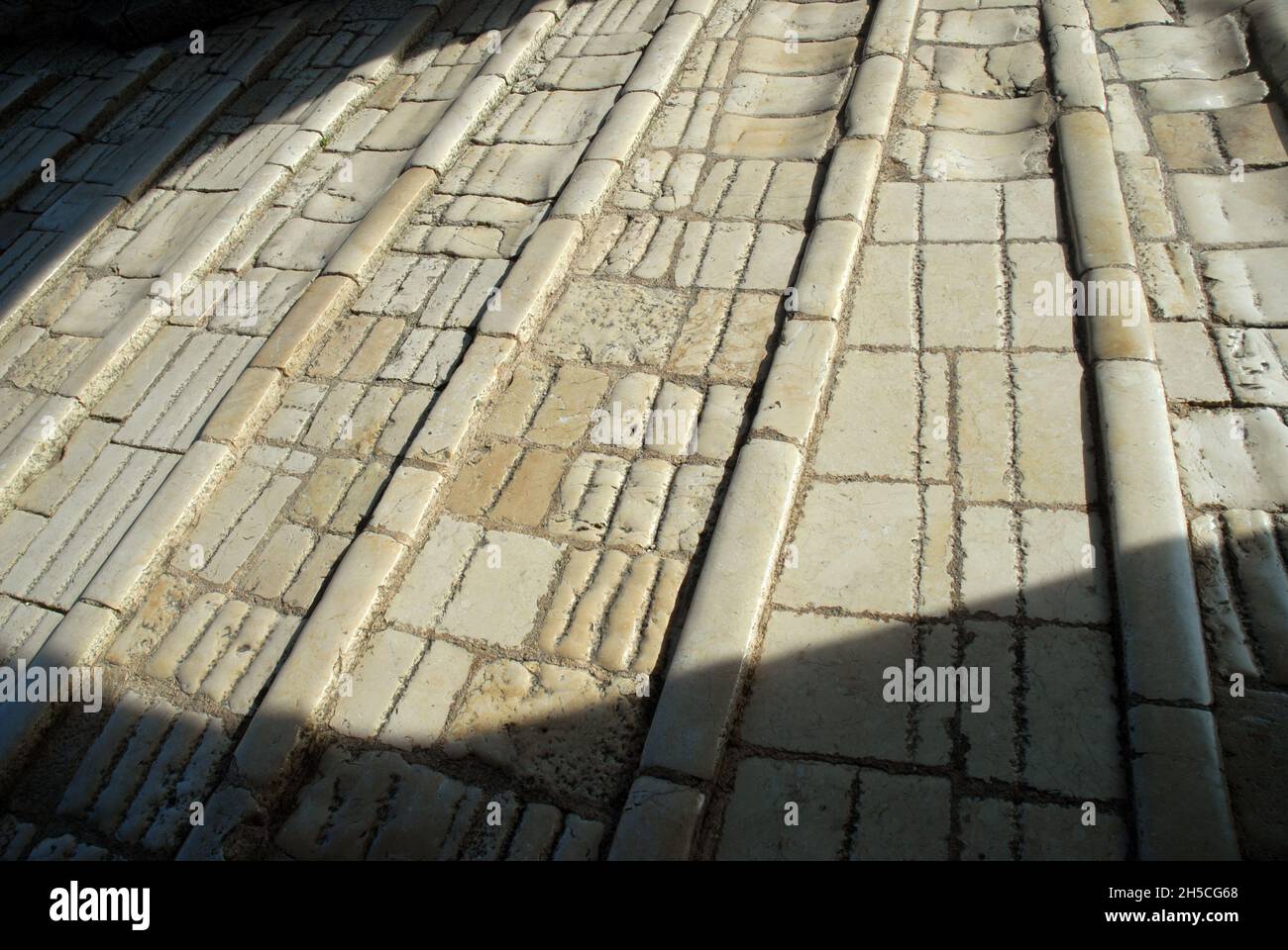 Worn steps of The Old Bridge, River Neretva, Mostar, Bosnia and ...
