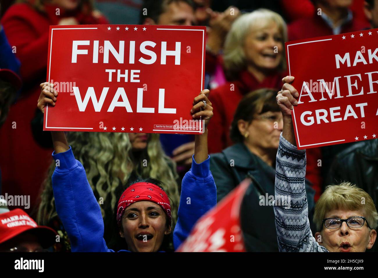 Political party signs united states hi-res stock photography and images ...