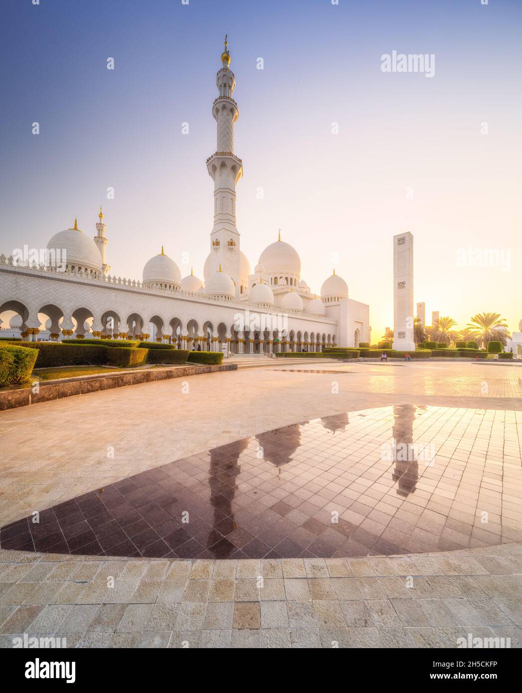 View of the garden of Sheikh Zayed Grand Mosque at day time, UAE Stock ...
