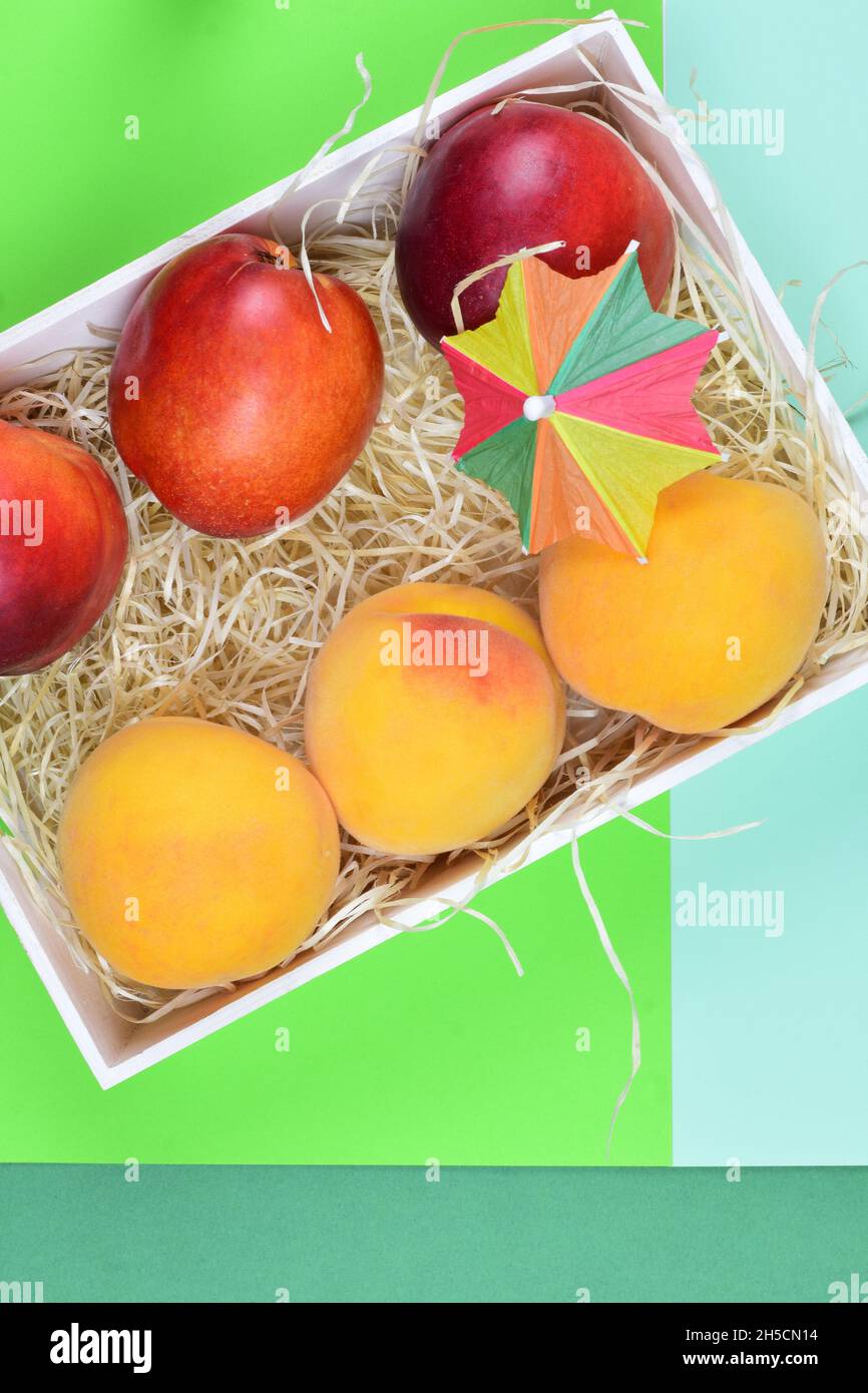 Top view of nectarines and peaches inside a box Stock Photo - Alamy
