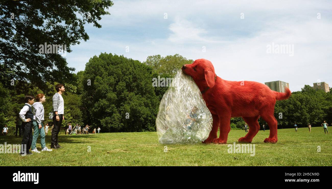 CLIFFORD THE BIG RED DOG, from left: Izaac Wang, Darby Camp, Jack ...