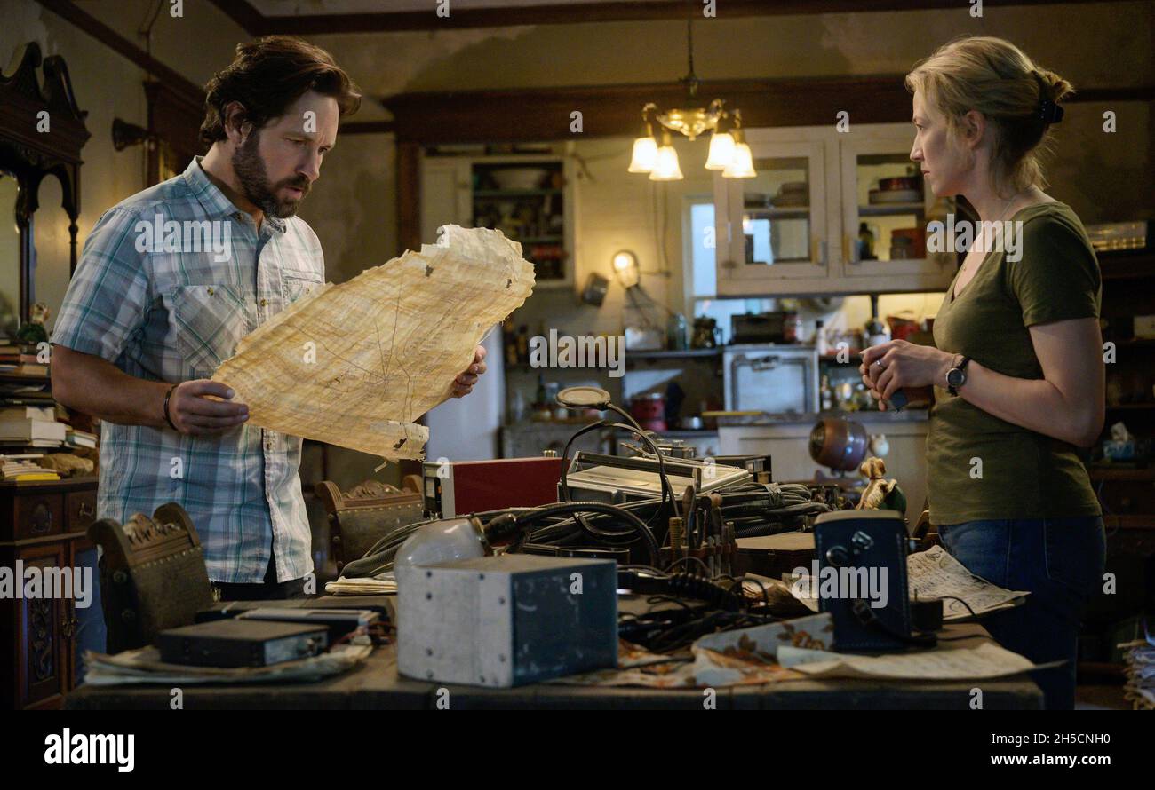 GHOSTBUSTERS: AFTERLIFE, from left: Paul Rudd, Carrie Coon, 2021. ph ...