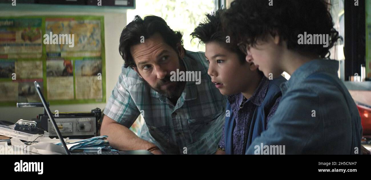 GHOSTBUSTERS: AFTERLIFE, from left: Paul Rudd, Logan Kim, Mckenna Grace ...