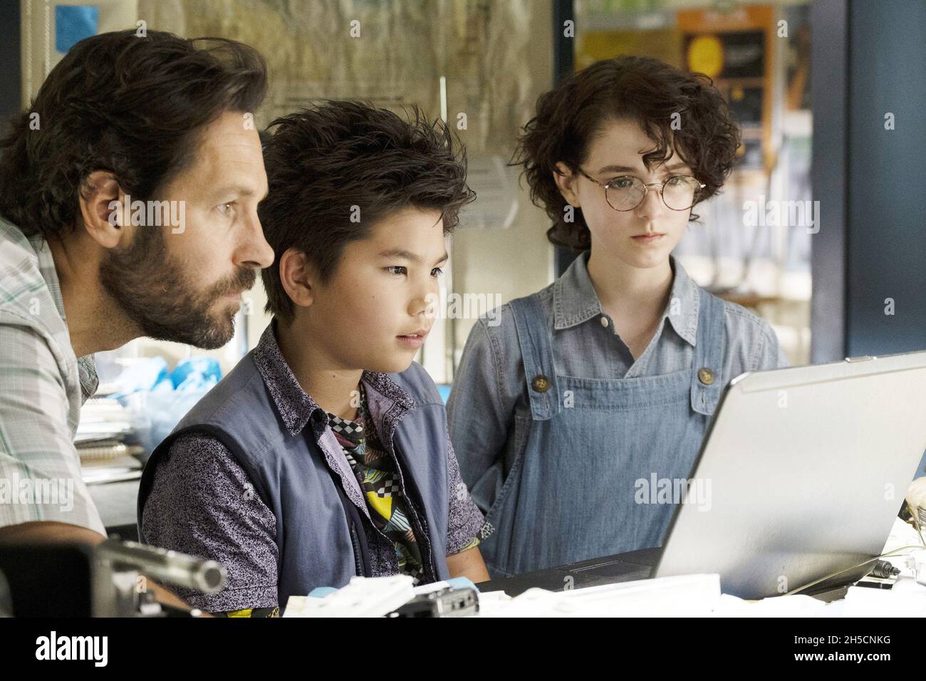 GHOSTBUSTERS: AFTERLIFE, from left: Paul Rudd, Logan Kim, Mckenna Grace ...