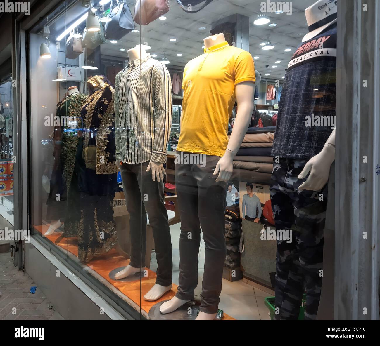Readymade market hi-res stock photography and images - Alamy