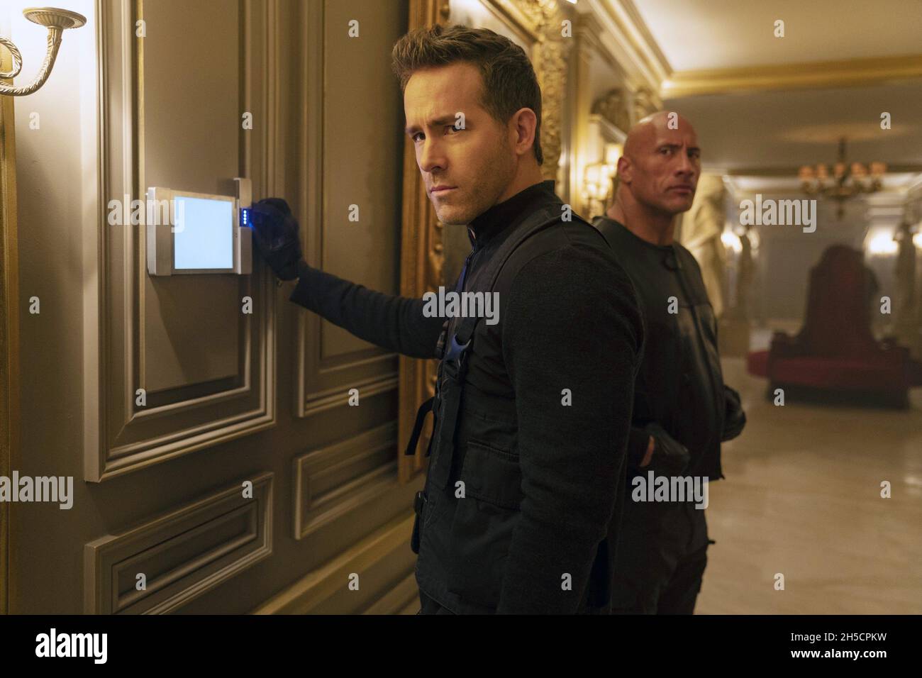 RED NOTICE, from left: Ryan Reynolds, Dwayne Johnson, 2021. ph: Frank ...