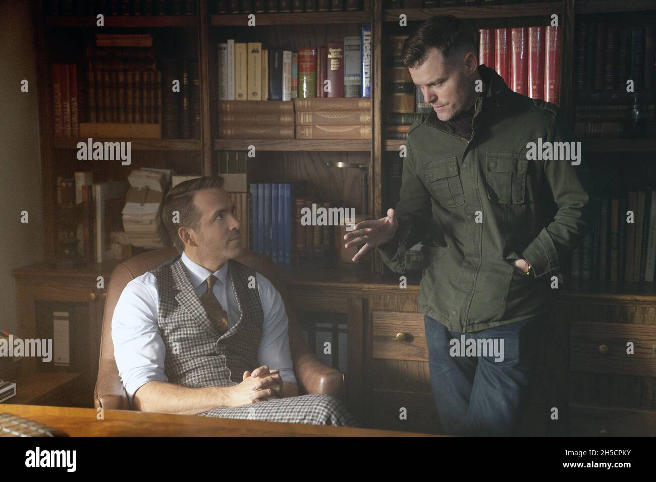RED NOTICE, from left: Ryan Reynolds, director Rawson Marshall Thurber ...