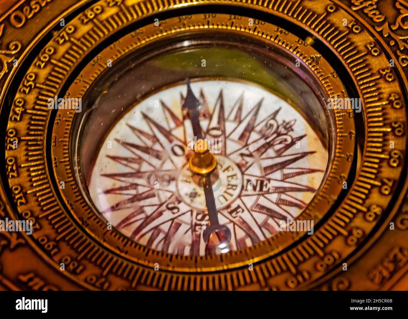 Nautical compass hi-res stock photography and images - Alamy