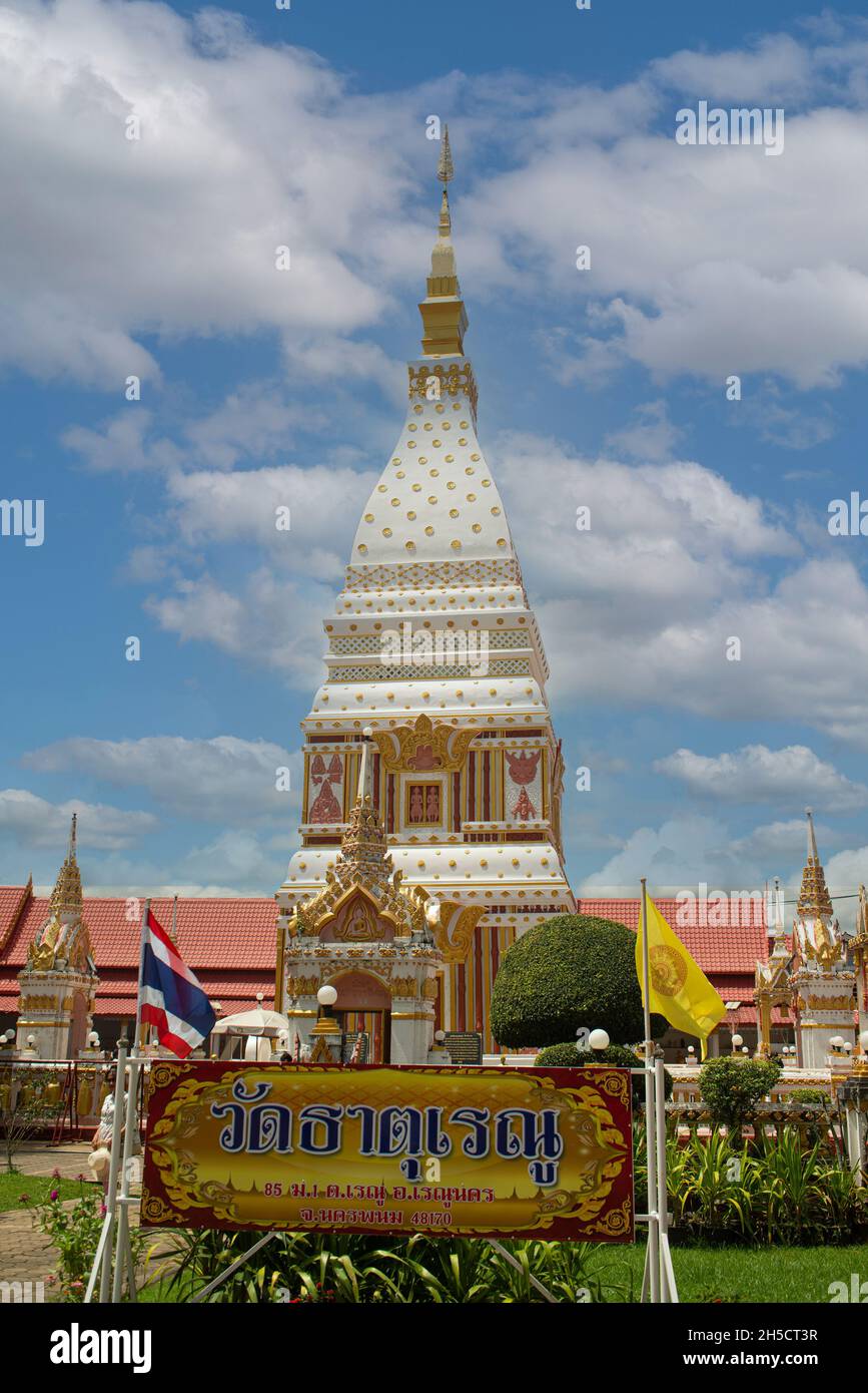 Phra That Renu looks like a square chedi. which is modeled from Phra ...